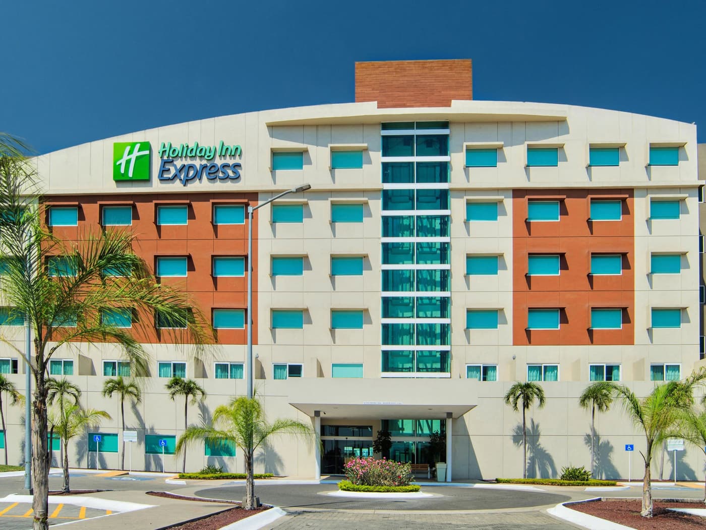 Holiday Inn Express | AF8 Arquitectura